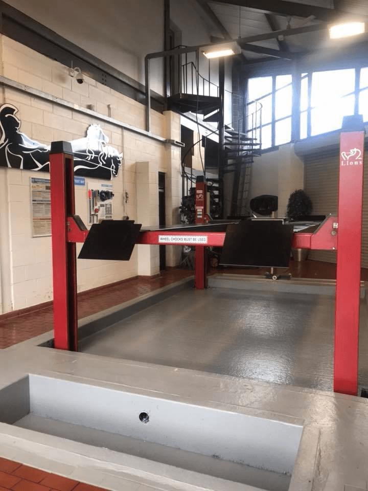 Servicing & Repairs - Chariots Specialist Cars